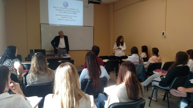 Estudiantes de los posgrados de la FCE iniciaron las clases